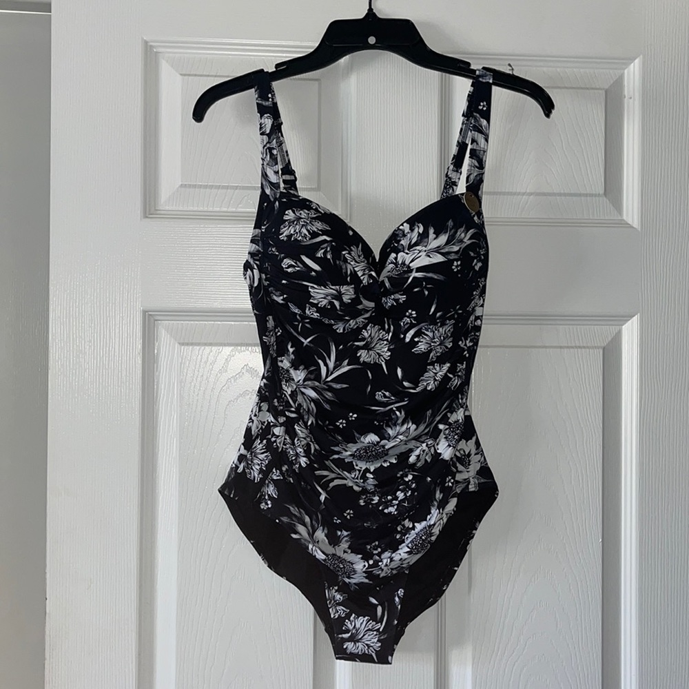 New!!! Nip Tuck One Piece Sexy Swimsuit. - Gem